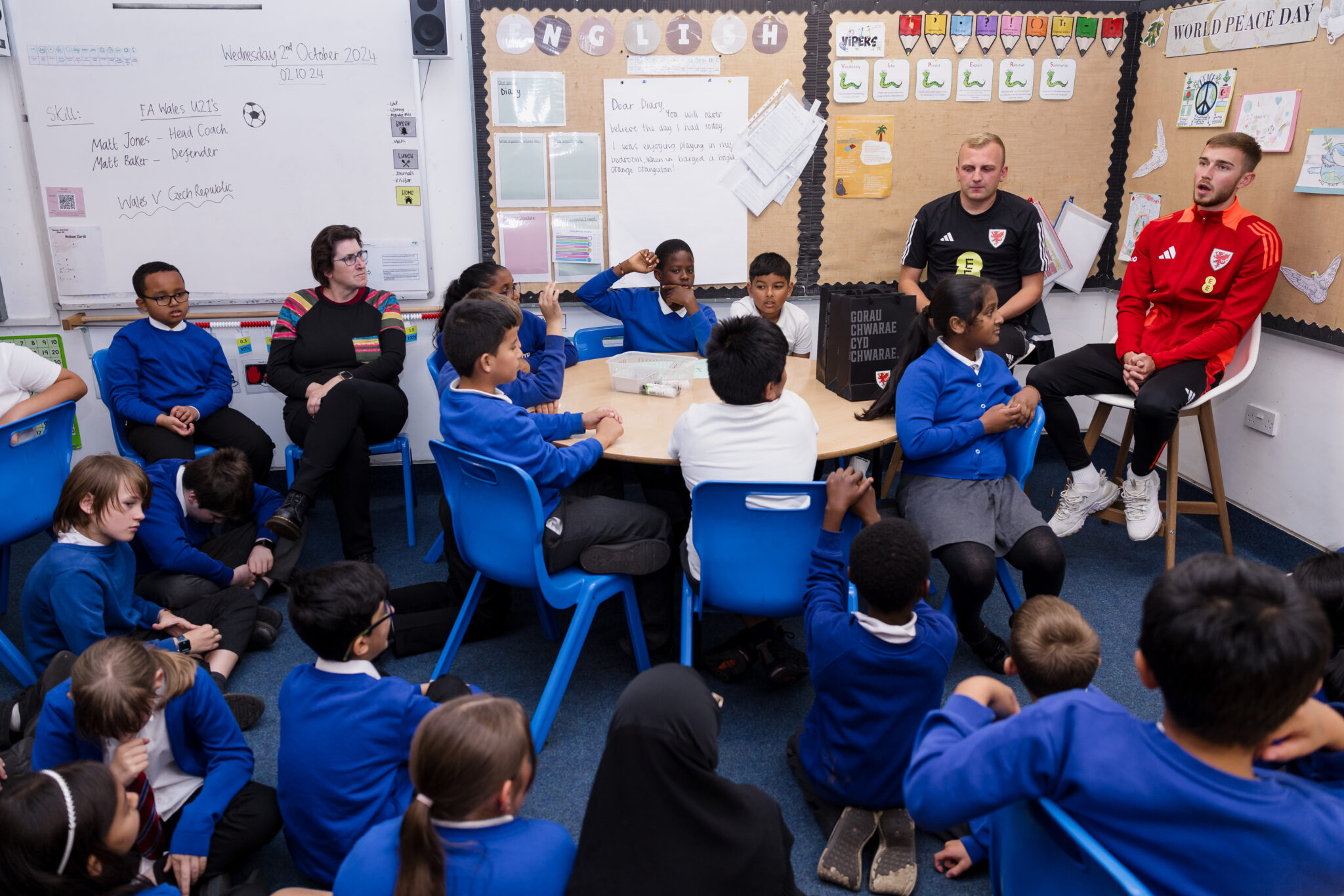 Matt Baker visits Maindee Primary ahead of final U21 qualifier